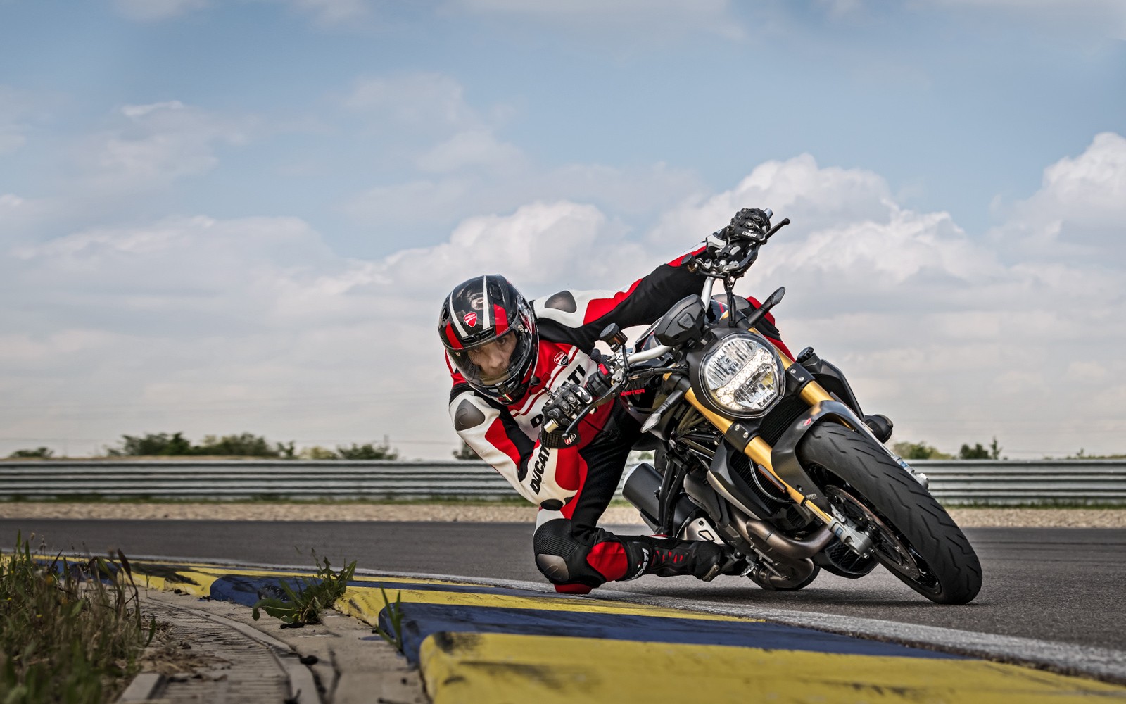 Monster 1200 - Ducati New Caledonia